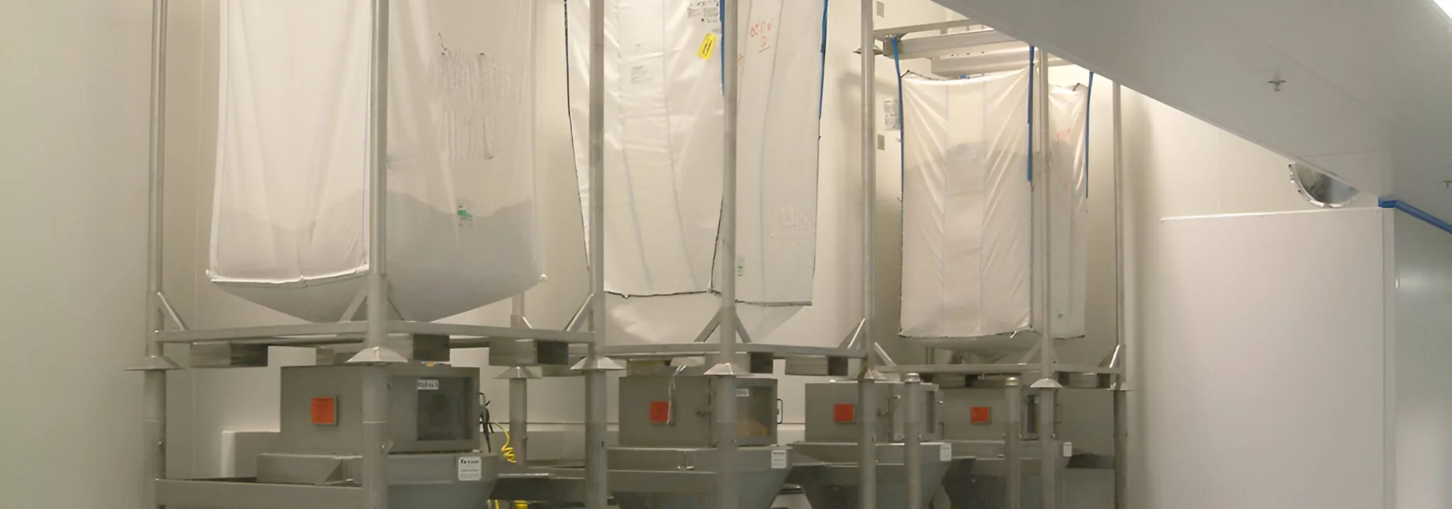 Bulk Bag Unloading Guide | FIBC Handling Equipment Tips